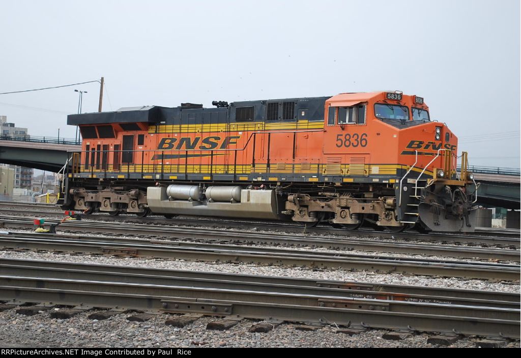 BNSF 5836